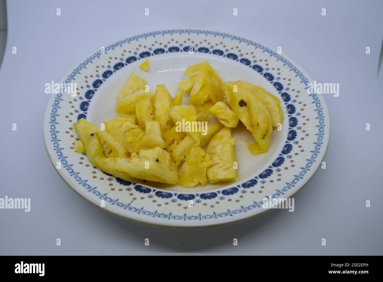 Image of chunks of pineapple hi-res stock photography and images - Alamy