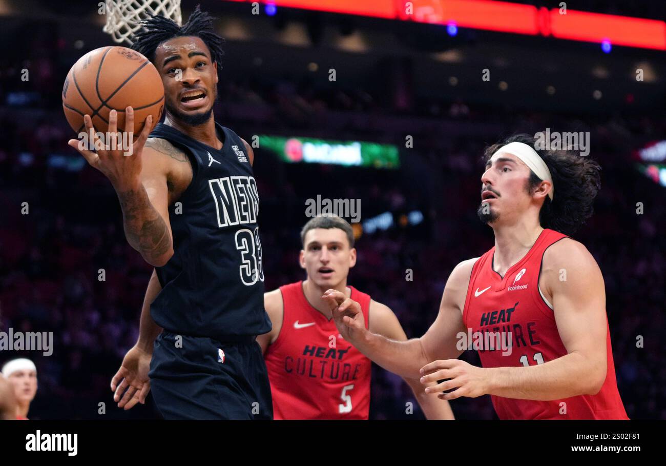 Brooklyn Nets center Nic Claxton (33) goes for a loose ball as Miami ...