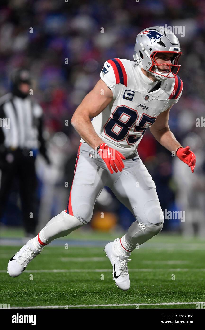 New England Patriots tight end Hunter Henry (85) runs on the field ...