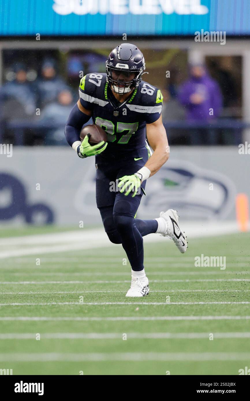 Seattle Seahawks tight end Noah Fant (87) runs with the ball against ...