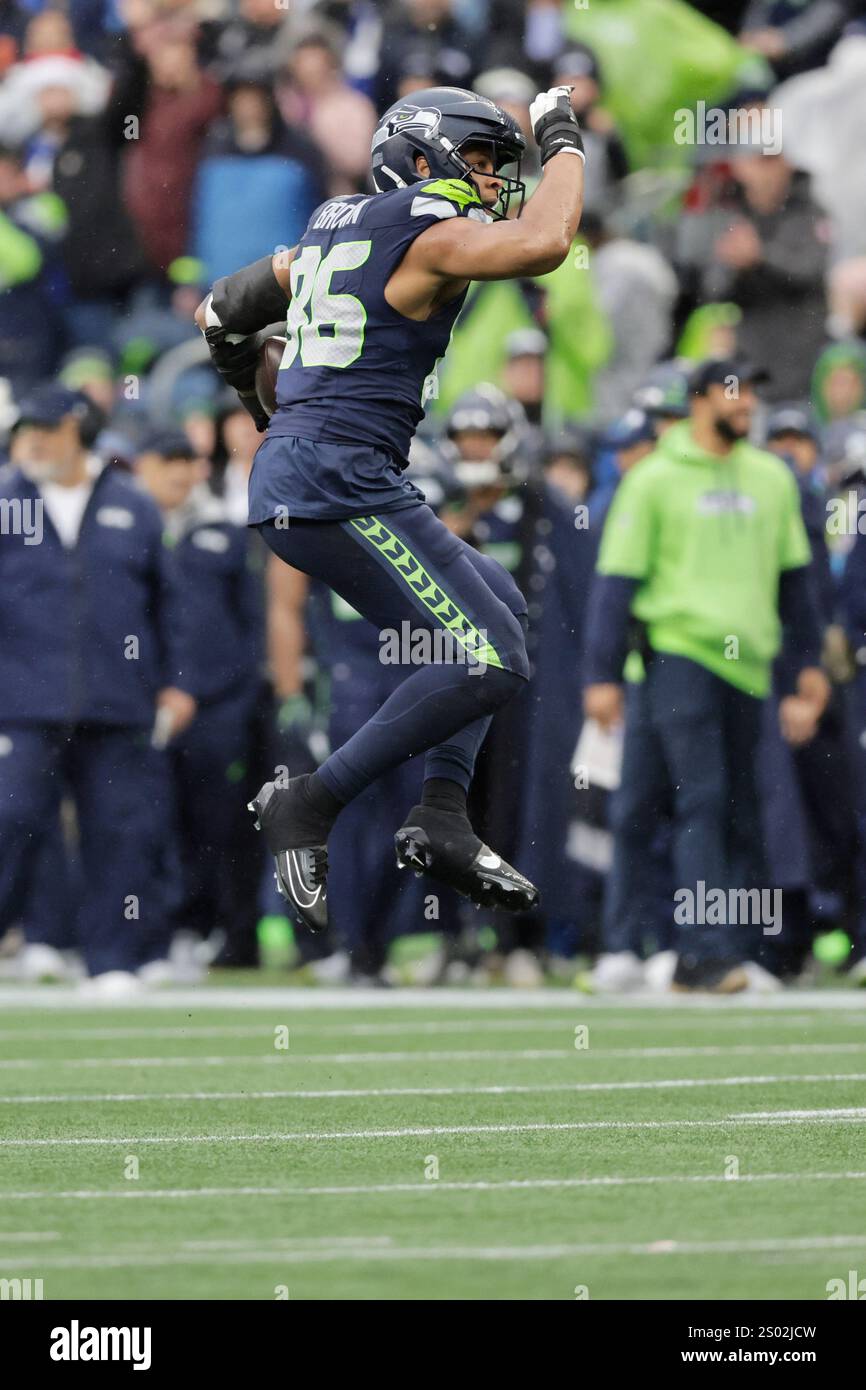 Seattle Seahawks tight end Pharaoh Brown (86) reacts to a play against ...