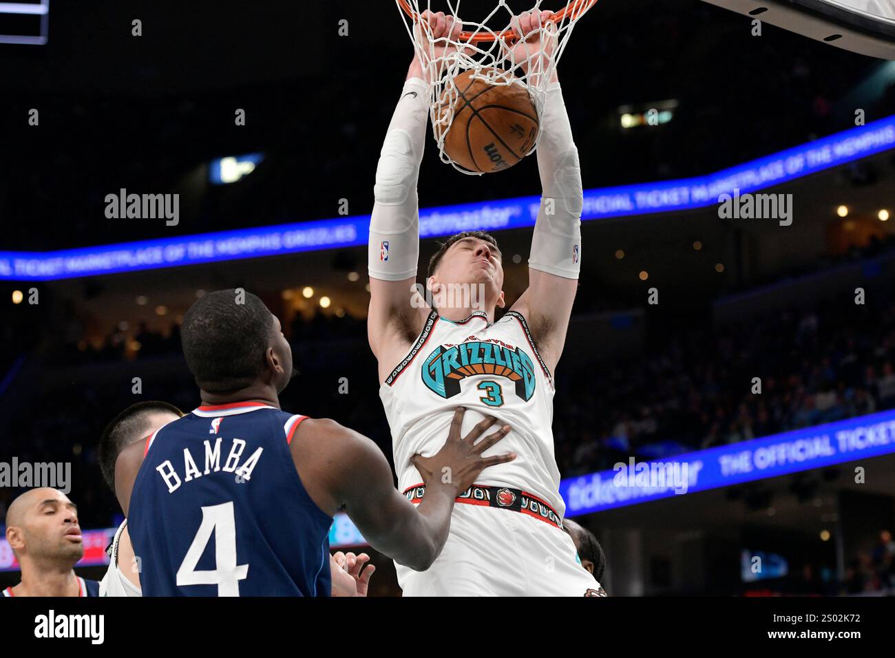 Memphis Grizzlies forward Jake LaRavia (3) dunks against Los Angeles ...