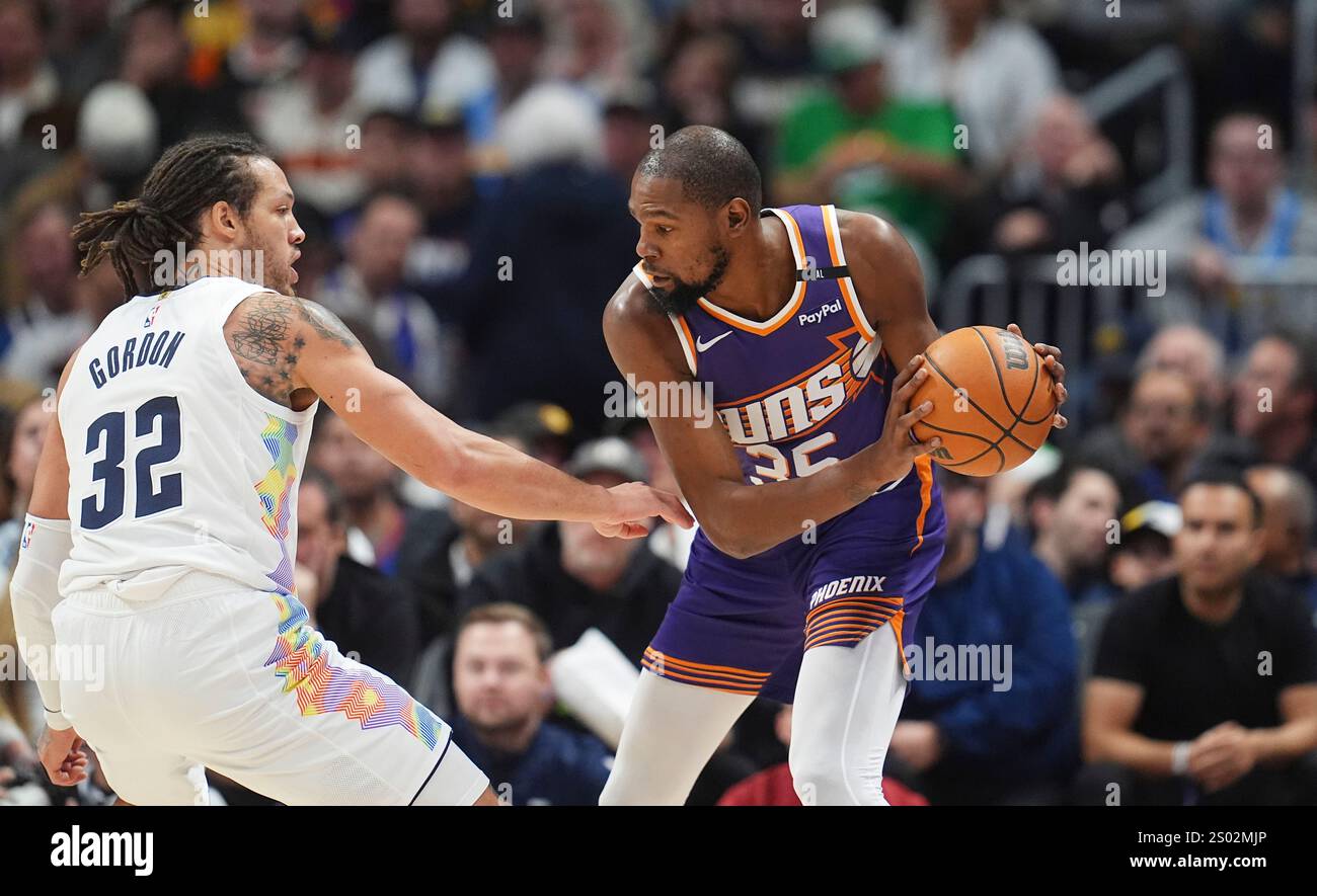 Phoenix Suns forward Kevin Durant, right, looks to pass the ball as ...