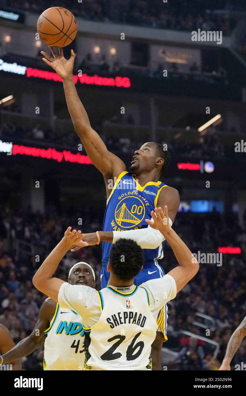 Golden State Warriors forward Jonathan Kuminga (00) shoots against ...
