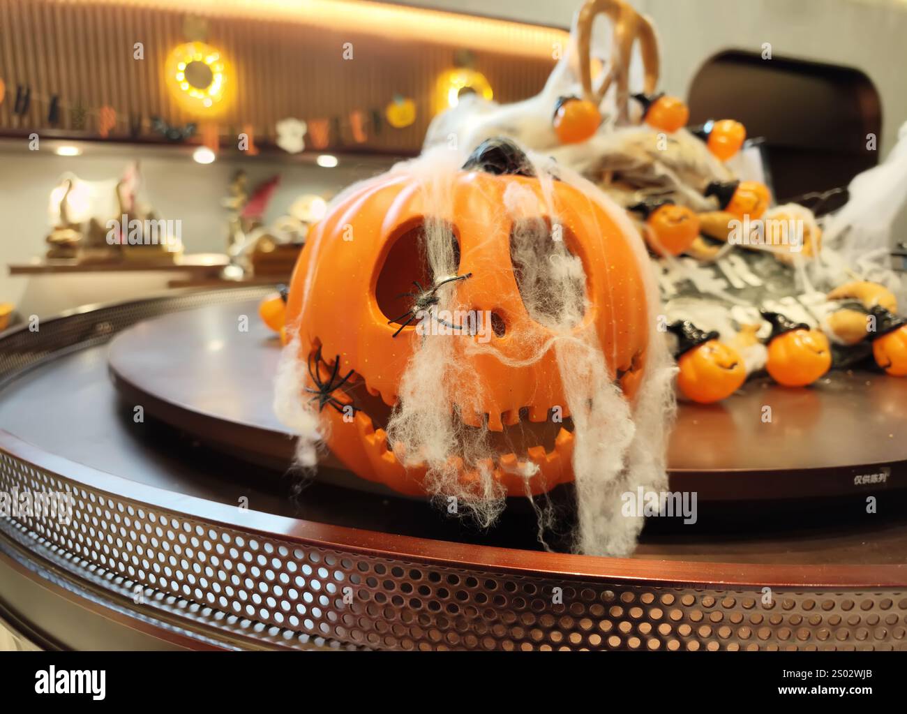 Trick treat halloween holiday hi-res stock photography and images - Alamy