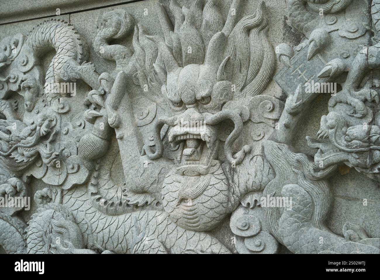 Traditional Chinese Dragon in a temple in Peking, China Stock Photo - Alamy