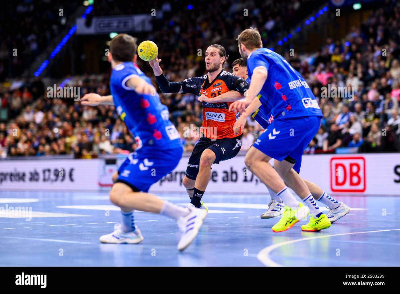Stuttgart, Germany. 23rd Dec, 2024. Handball: 1st Bundesliga, men, 2024 ...