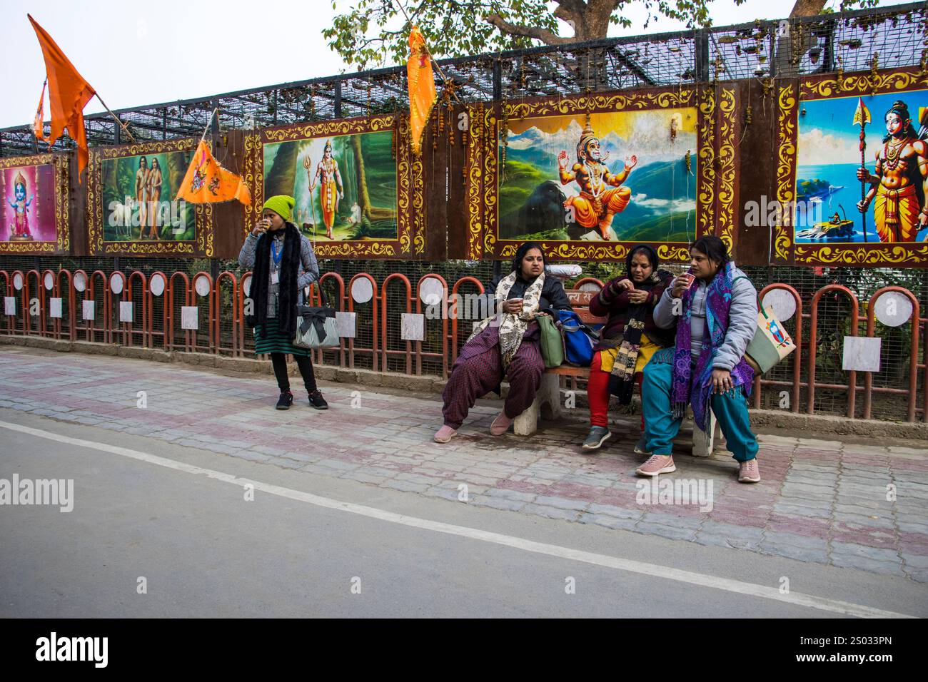 Pilgrims who have to Ayodhya to pay homage to Lord Ram at Ram ...