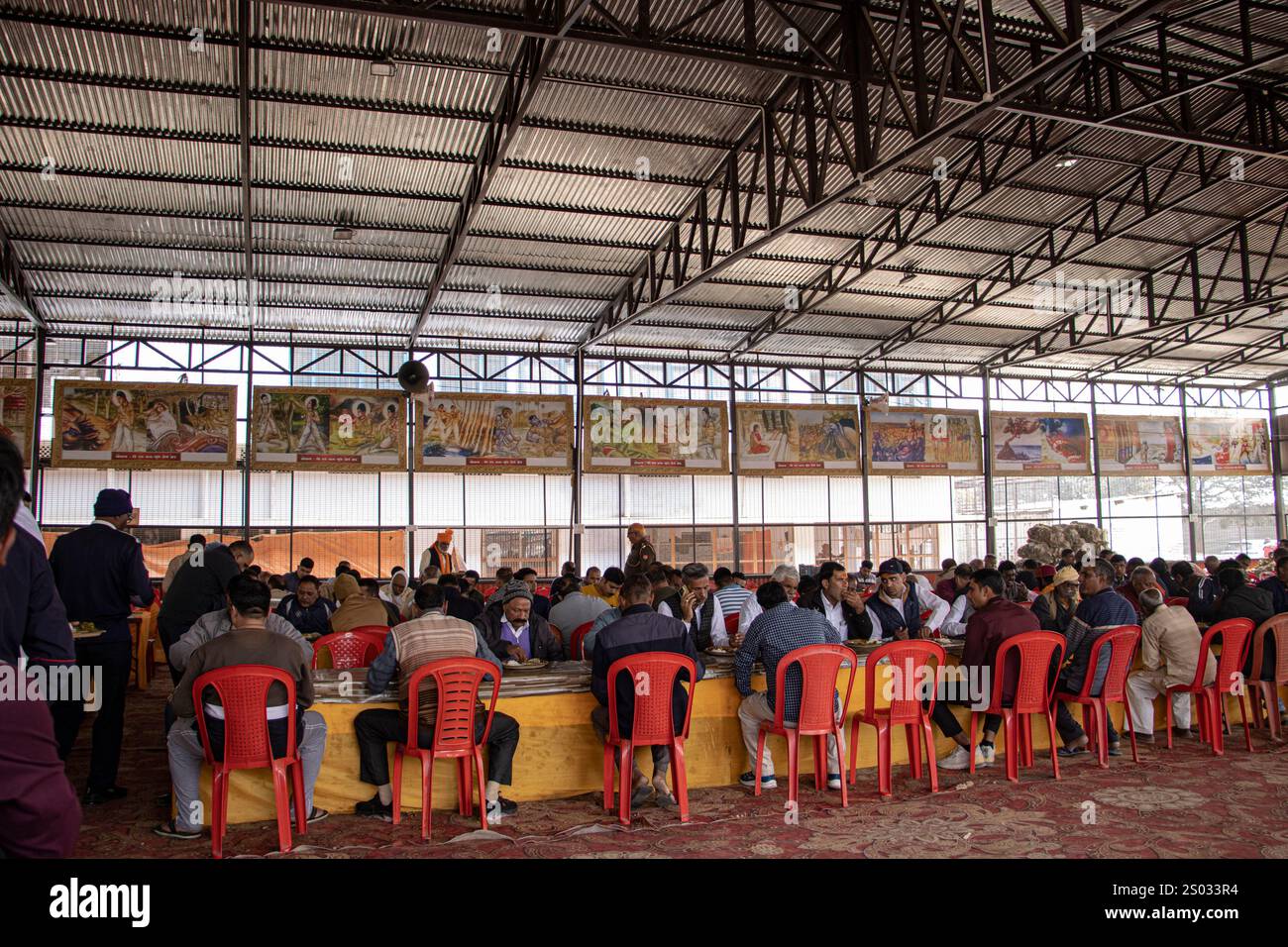 Pilgrims are eating and dining at the Panchavati facility, Karsevak ...