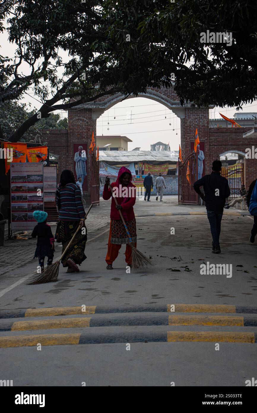 Life in Panchavati facility, Karsevak Puram in Ayodhya, UP, India Stock ...