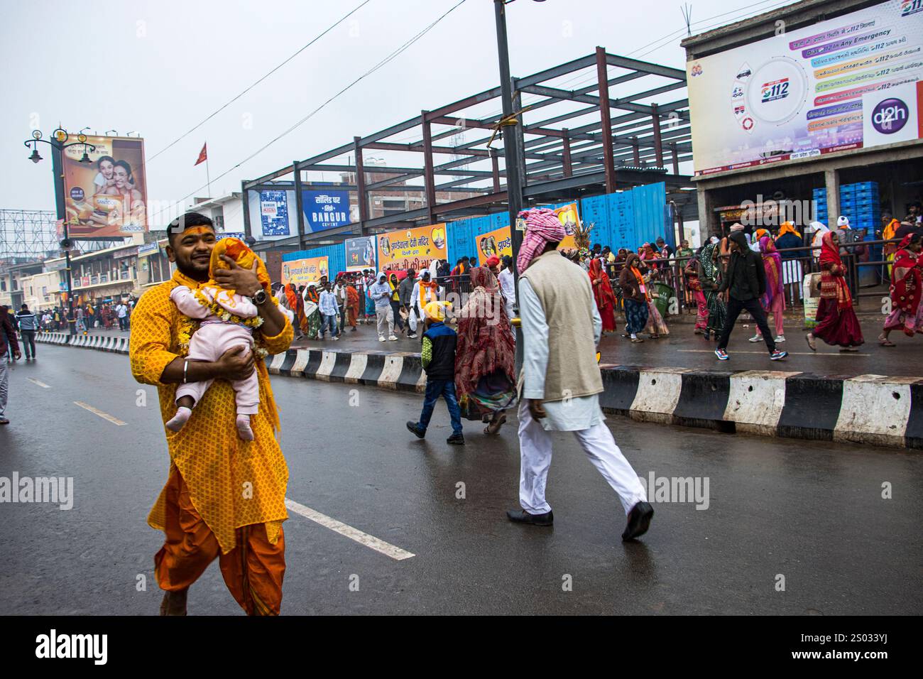 Pilgrims arriving and departing Ram Janmabhoomi Temple at Ram ...