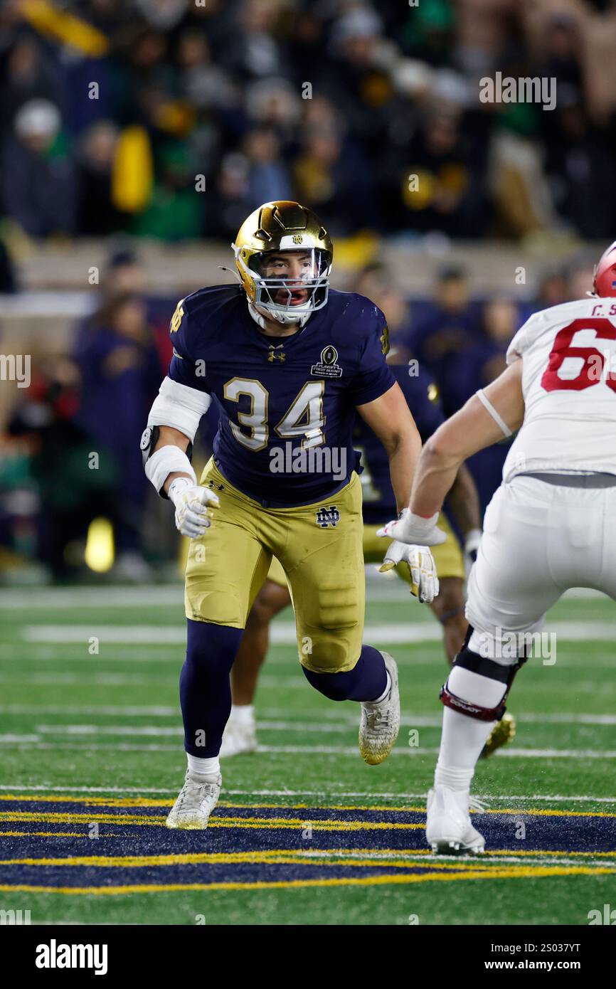 SOUTH BEND, IN - DECEMBER 20: Notre Dame Fighting Irish linebacker ...
