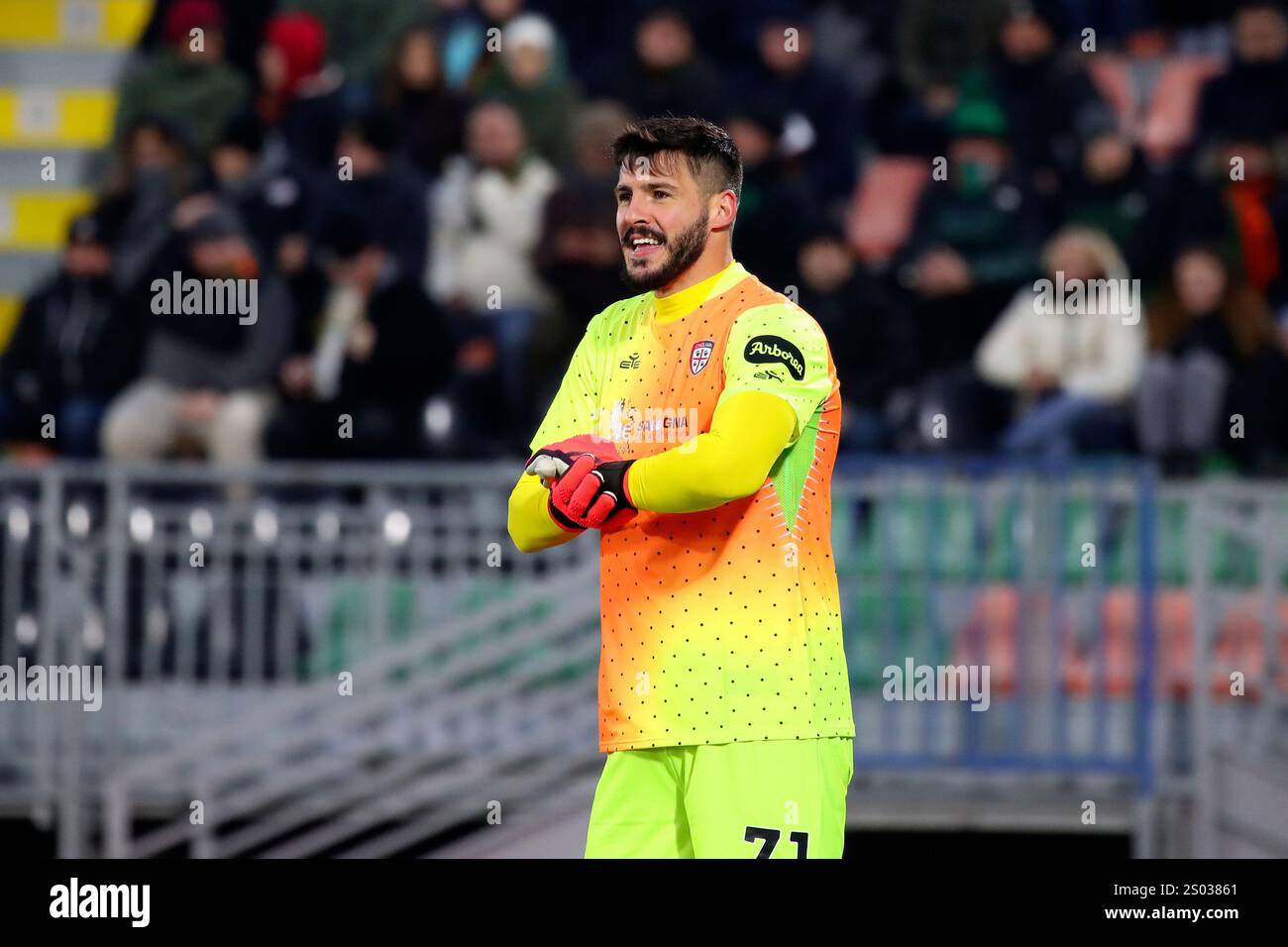 Venezia, Italia. 22nd Dec, 2024. Cagliari's goalkeeper Alen Sherri In ...
