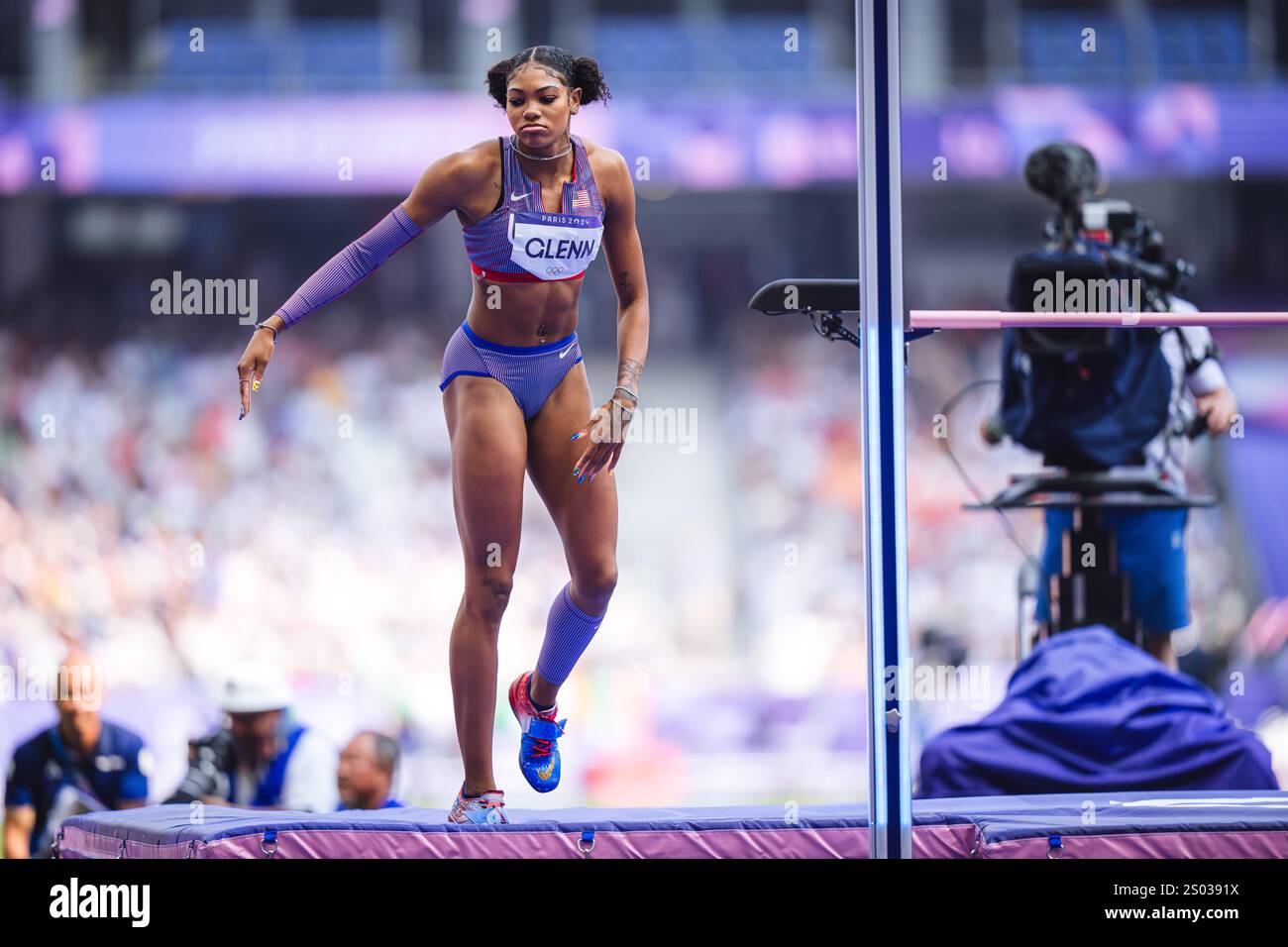 Rachel Glenn participating in the high jump at the Paris 2024 Olympic Games Stock Photo - Alamy