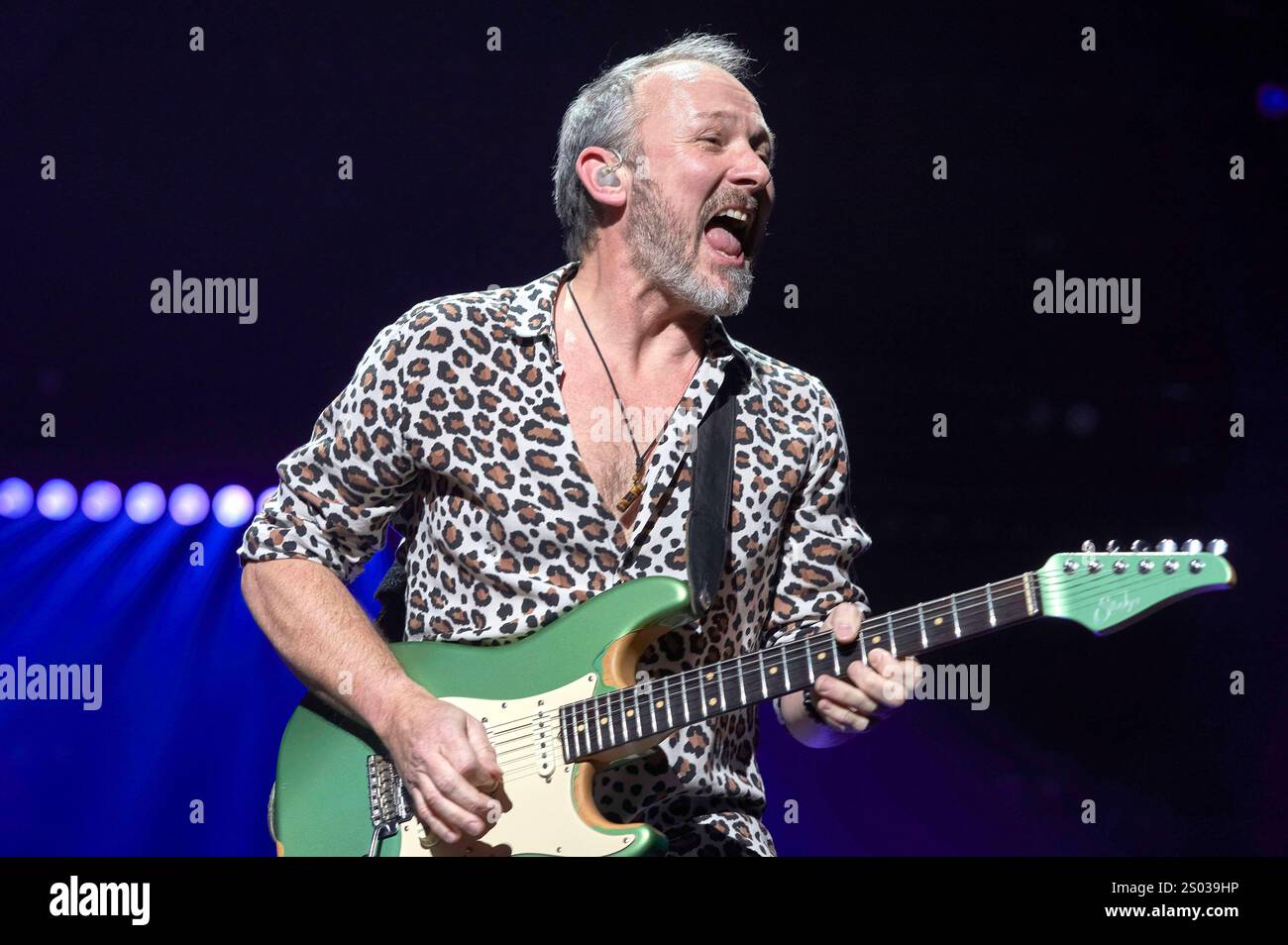 Gareth Moulton von Cutting Crew live bei der 30. Night of the Proms ...