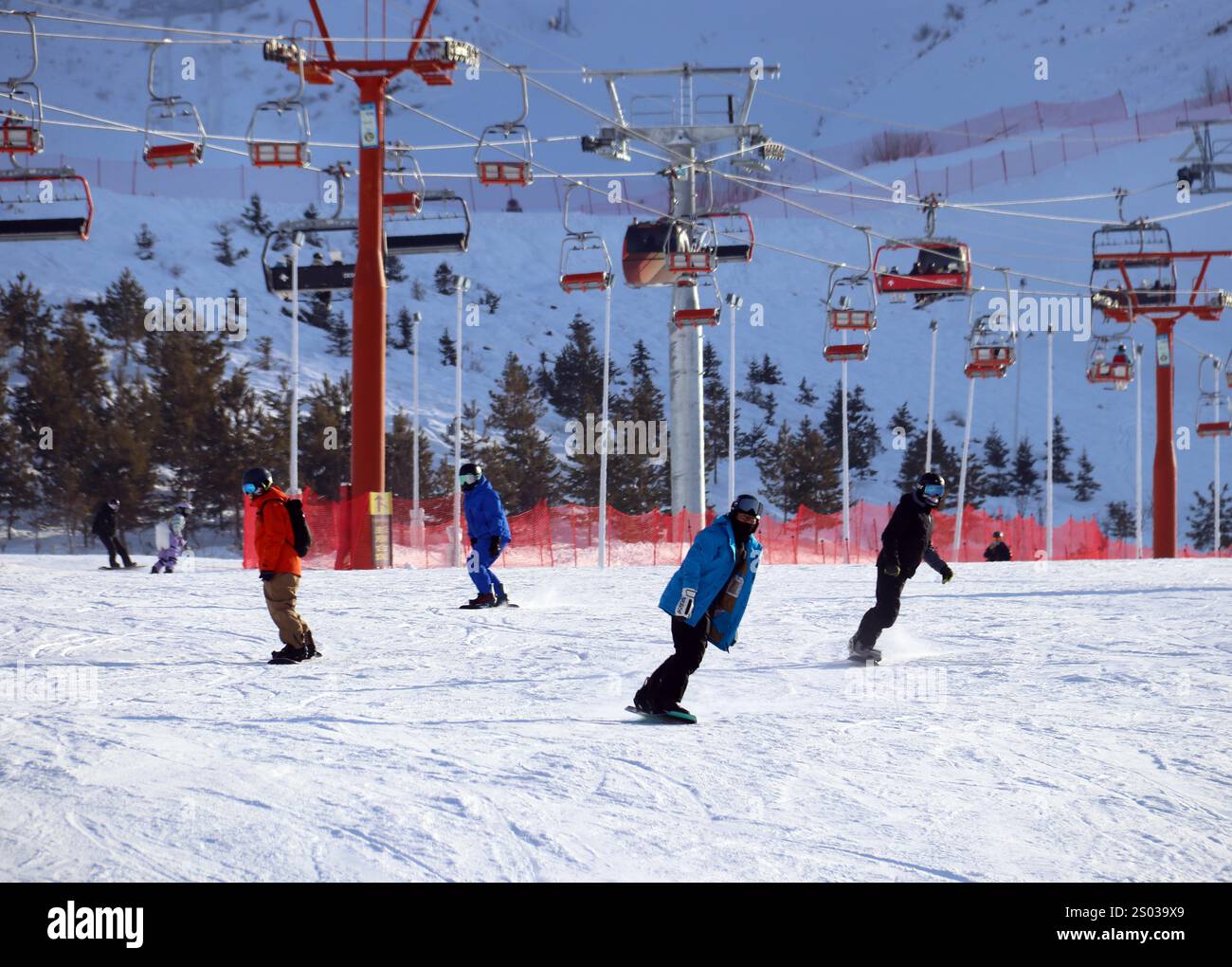 Tourists experience skiing in Altay City, northwest China's Xinjiang ...