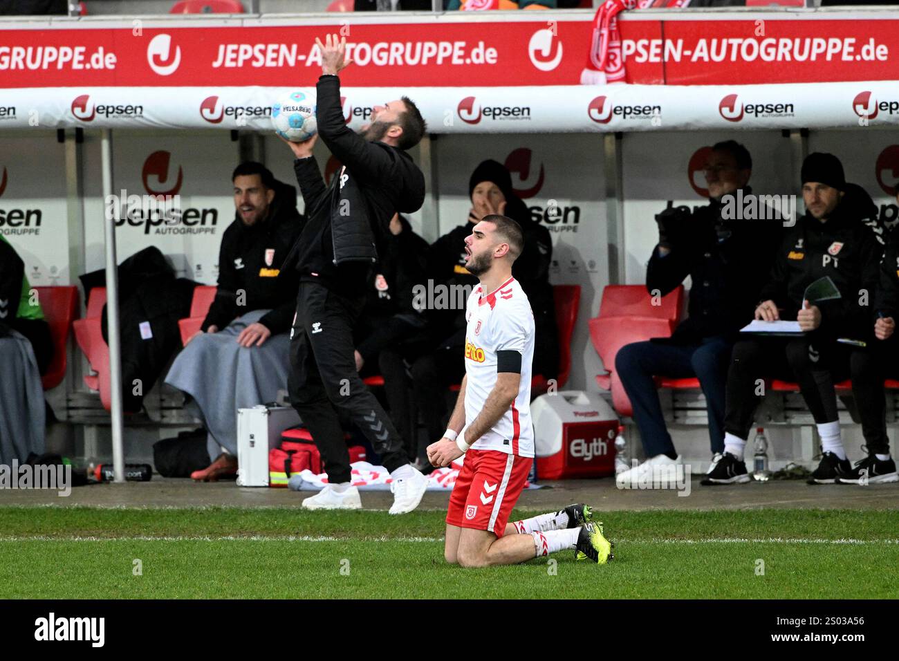 Fussball; Spieltag 17; 2. Bundesliga; Saison 2024/2025; Jahn Regensburg ...