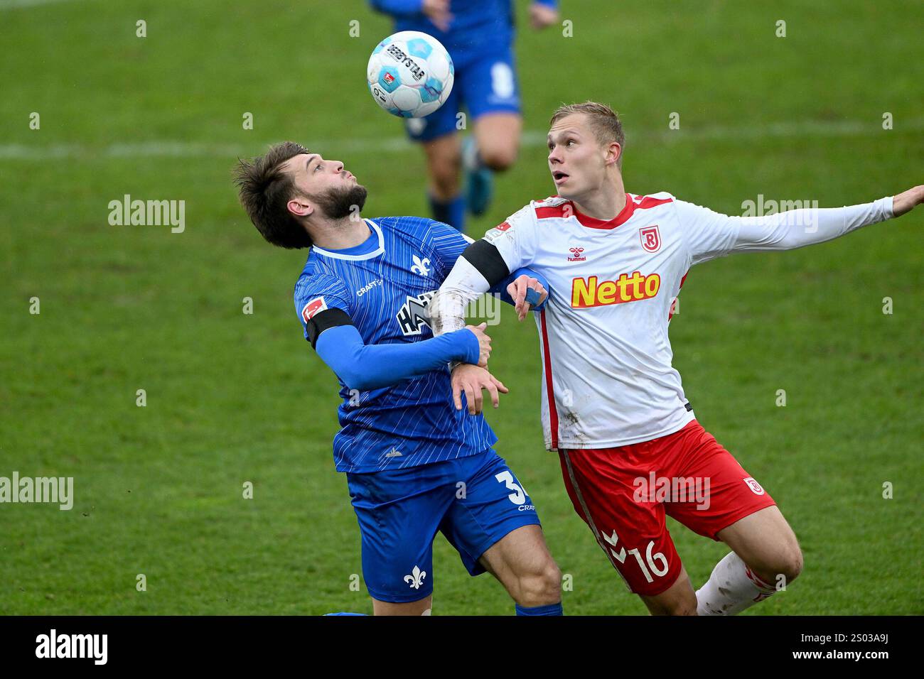 Regensburg, Deutschland. 22nd Dec, 2024. Fussball; Spieltag 17; 2 ...