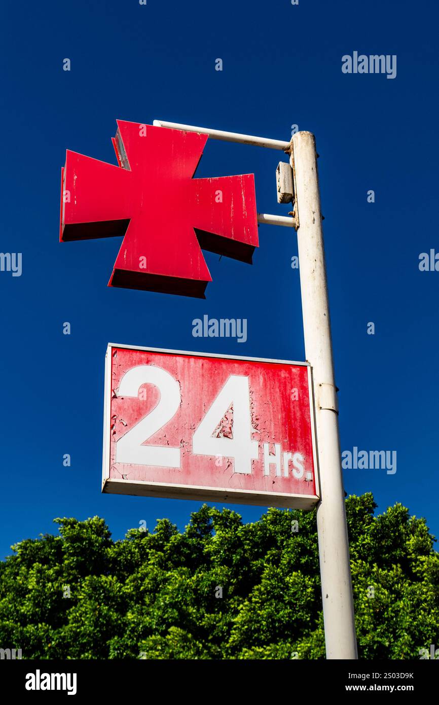 24 hours signal arrow hi-res stock photography and images - Alamy