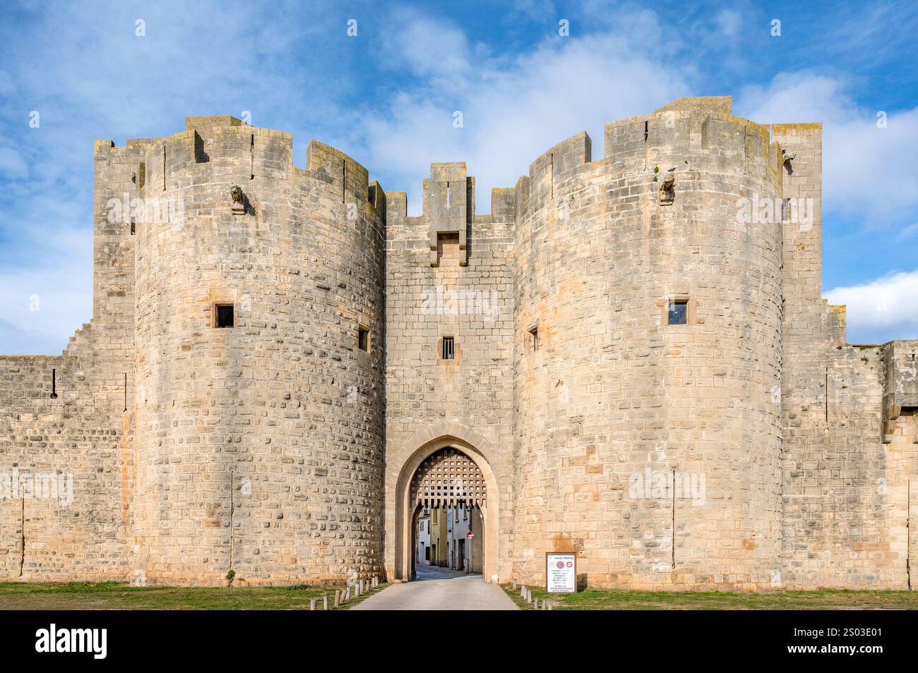 The Queen's Gate (Porte de la Reine) of the walls of Aigues-Mortes in ...