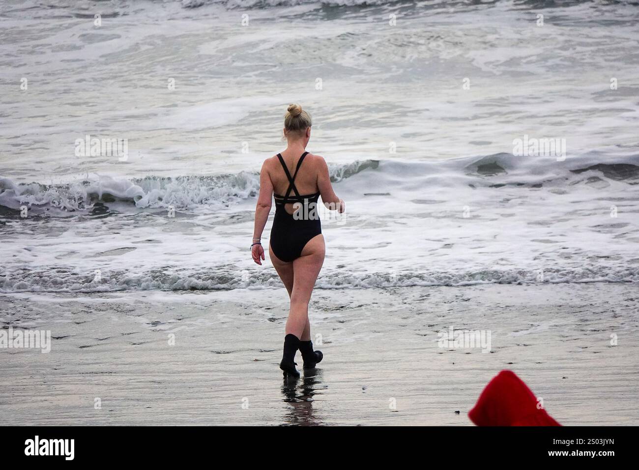 Bracklesham Bay, East Wittering. 23rd December 2024. A cloudy and very cold day along the south ...