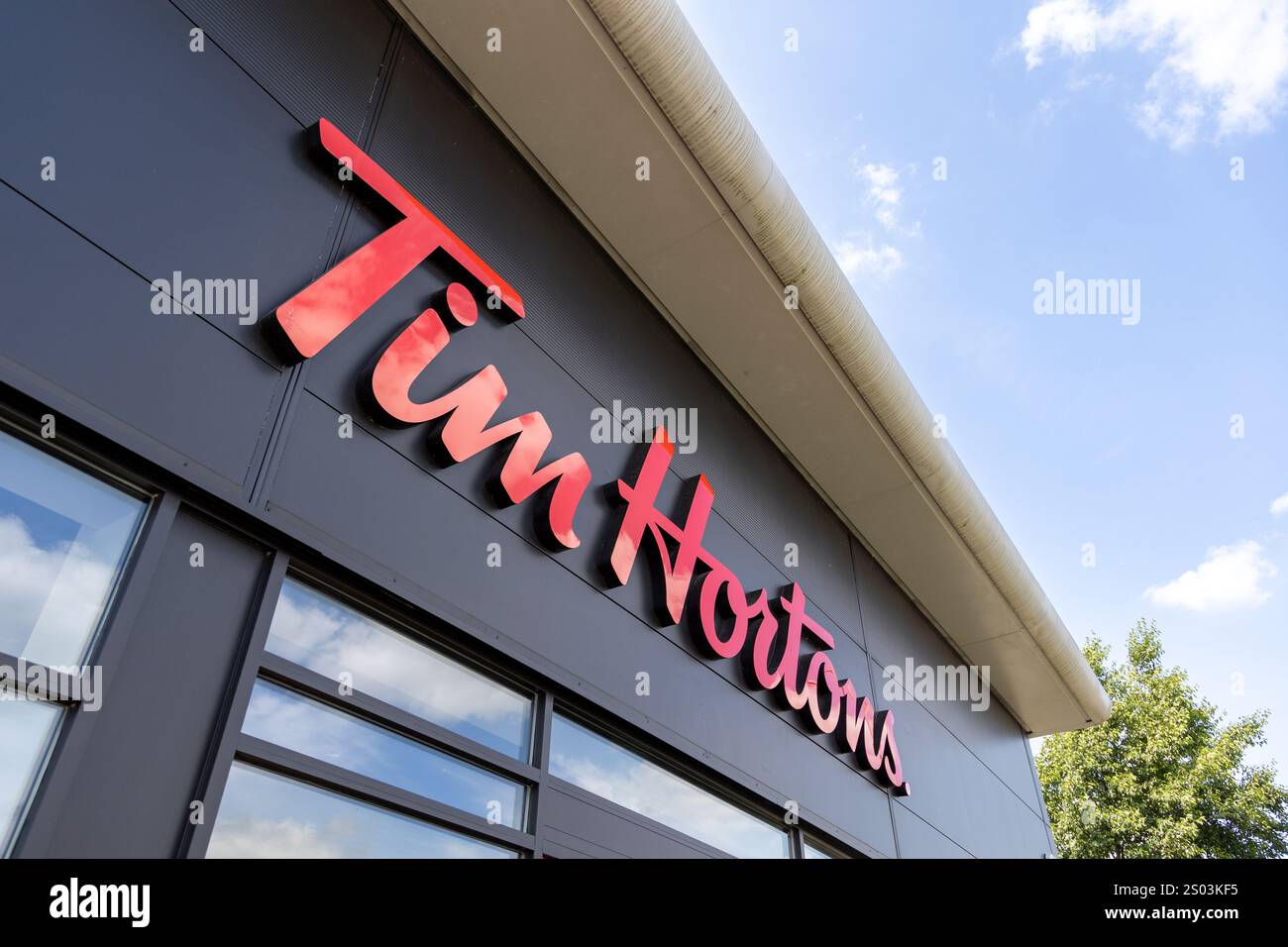 Tim hortons store hi-res stock photography and images - Alamy