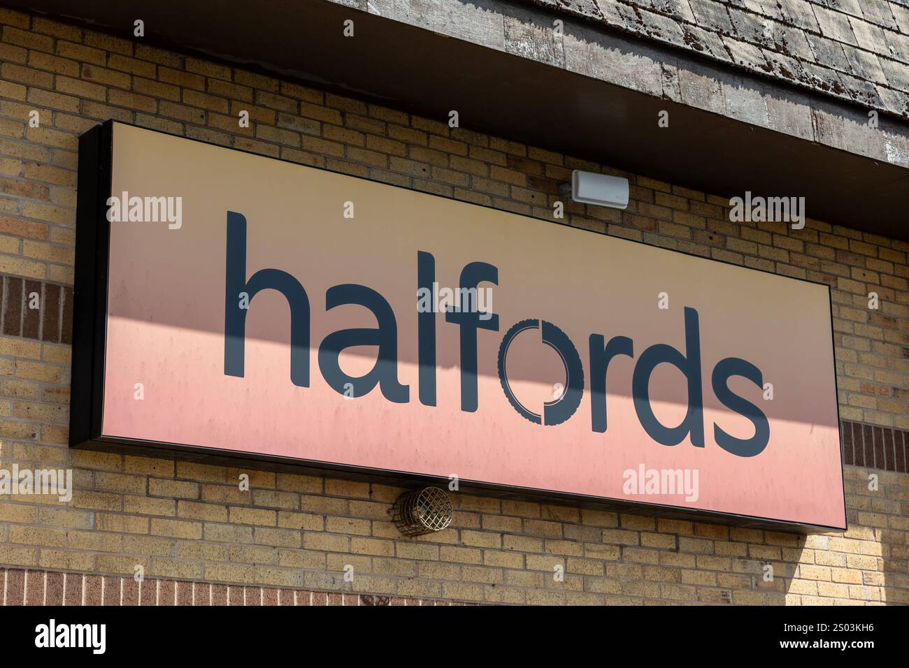 Halfords store sign Stock Photo - Alamy