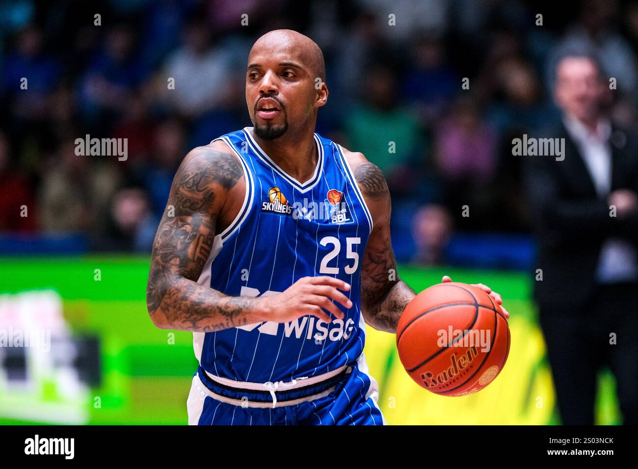 Jacob Knauf (Skyliners Frankfurt, #25) am Ball, GER, Skyliners ...