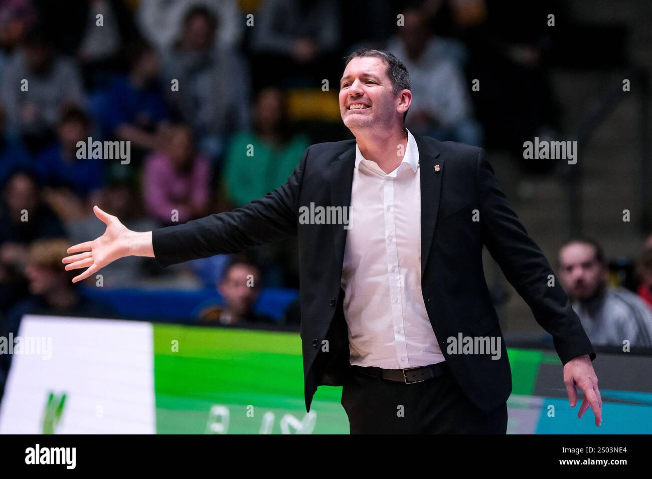 Ty Harrelson (Ratiopharm Ulm, Trainer) gestikuliert, GER, Skyliners ...