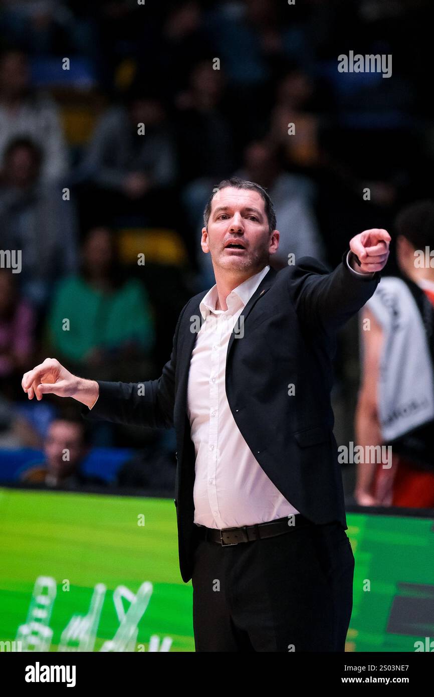 Ty Harrelson (Ratiopharm Ulm, Trainer) gestikuliert, GER, Skyliners ...