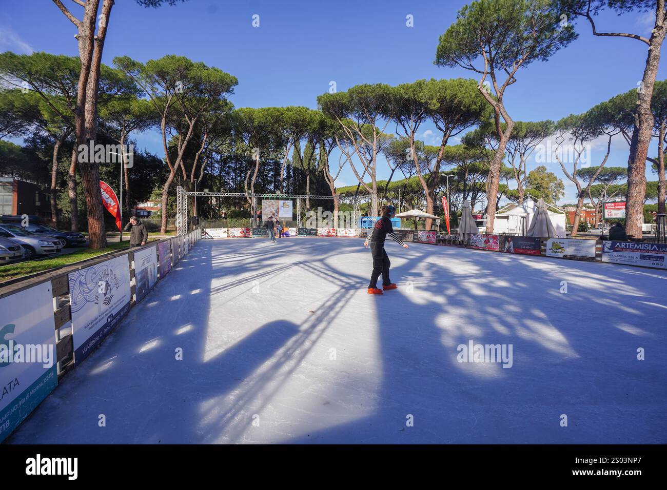 Rome, Italy. 24 December 2024 Revellers enjoy skating in the sunshine ...