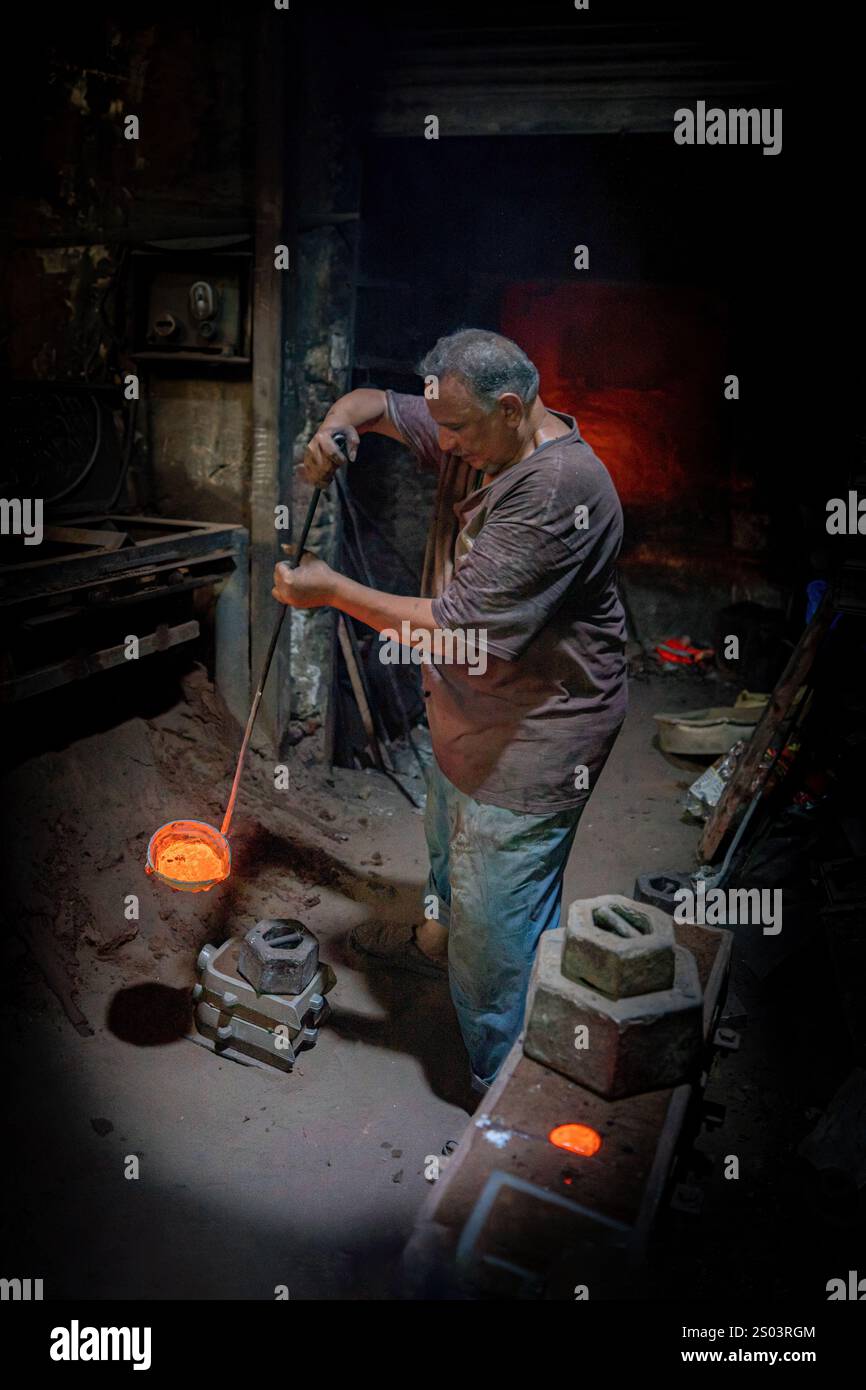 Metal casting egypt hi-res stock photography and images - Alamy