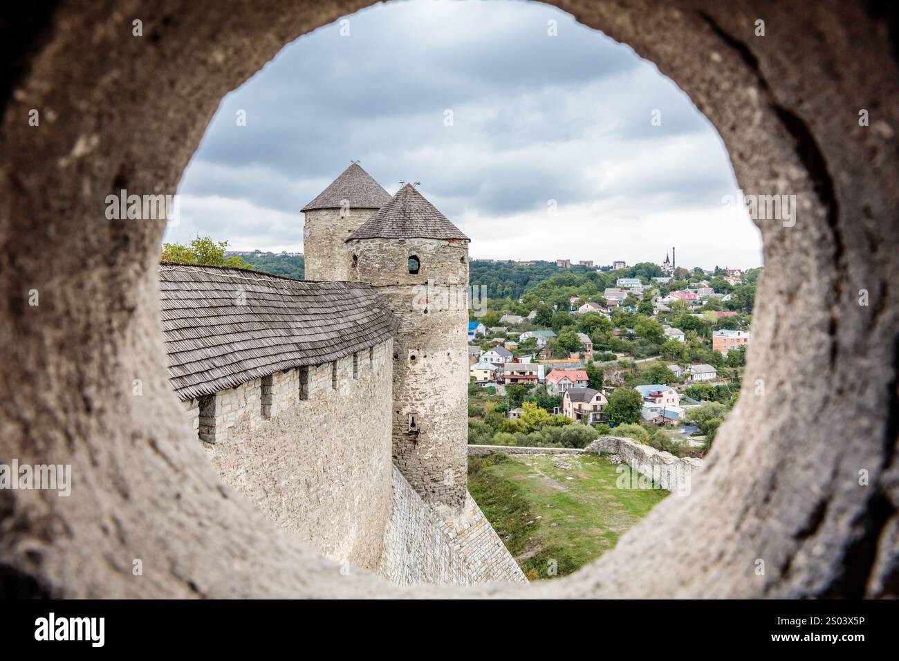 Castle wall window hi-res stock photography and images - Alamy