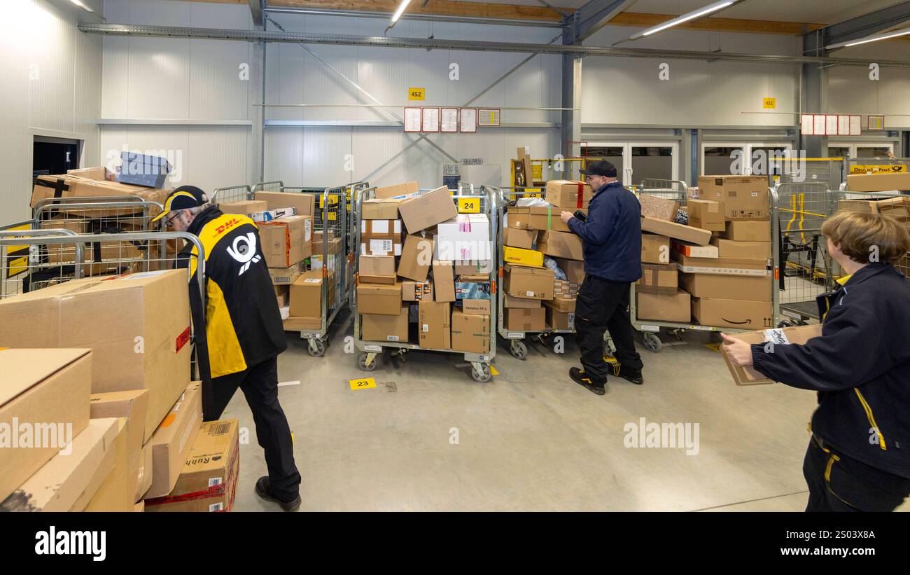 Zellingen, Deutsche Post Zustellstuetzpunkt, 13.12.2024, Weihnachtspost ...