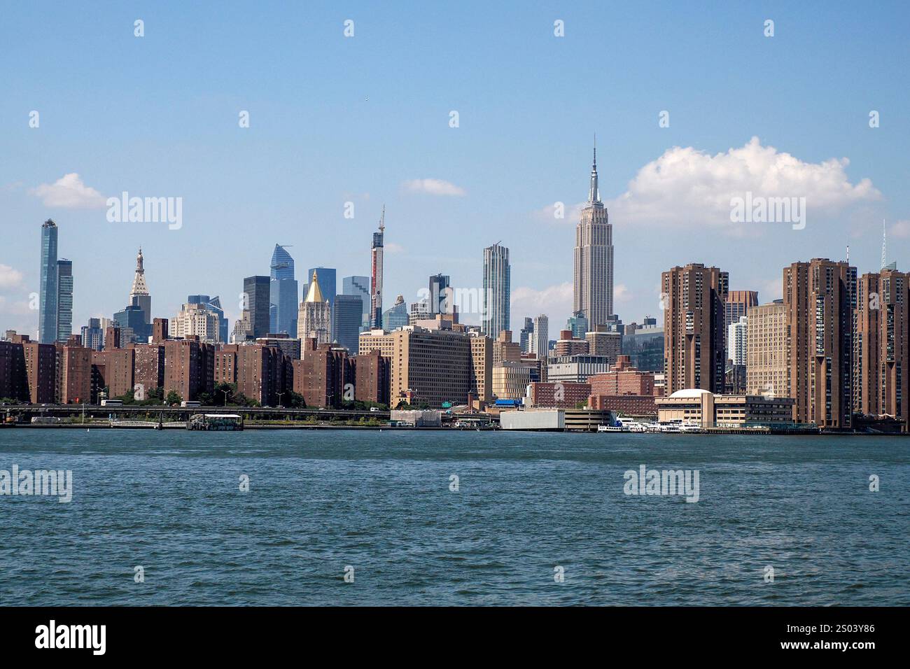 new york manhattan view from East river boat cruise Stock Photo - Alamy