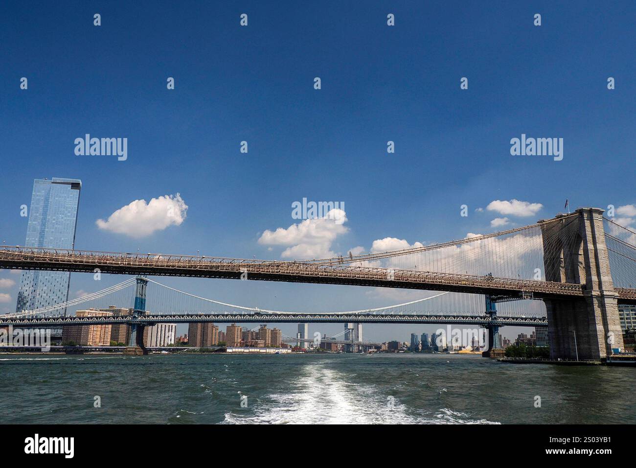 Manhattan and Brooklyn bridge new york manhattan view from East river ...