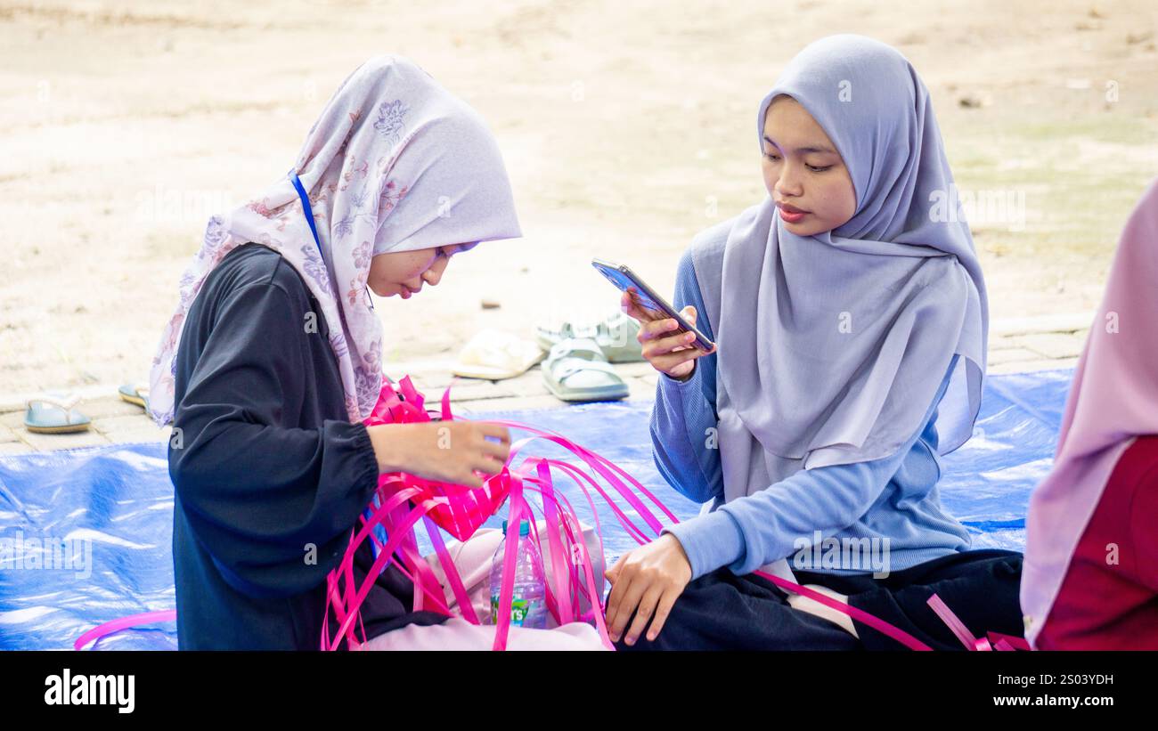 Create bags from woven plastic. Activities to reduce plastic waste ...