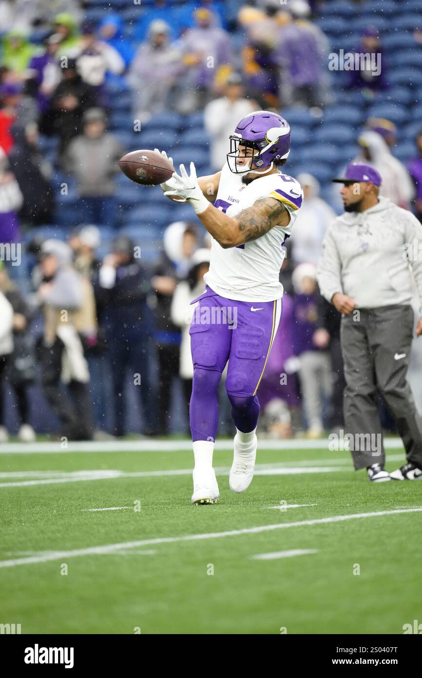 Minnesota Vikings tight end Josh Oliver (84) catches the ball before an ...