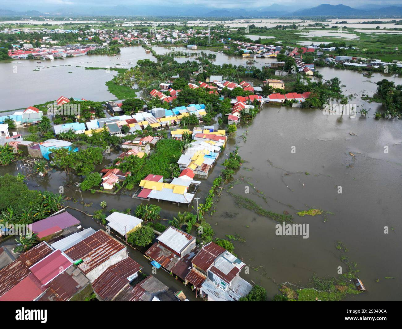 (241224) -- MAKASSAR, Dec. 24, 2024 (Xinhua) -- An aerial drone photo taken on Dec. 24, 2024 ...