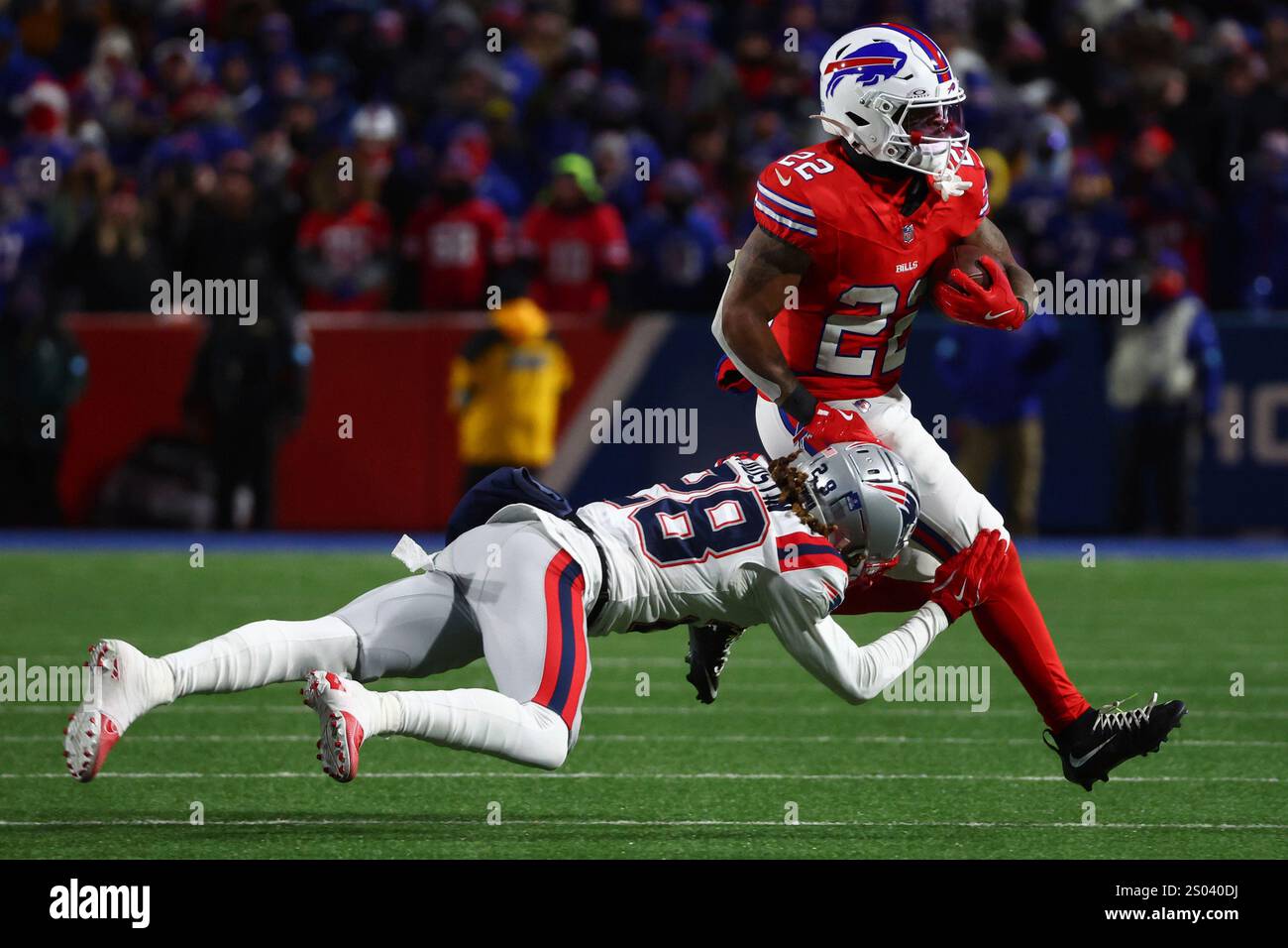 Buffalo Bills running back Ray Davis (22) carries the ball during the ...