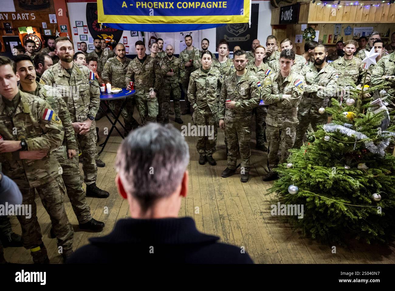 RUKLA - Prime Minister Dirk Schoof talks with Dutch military personnel ...