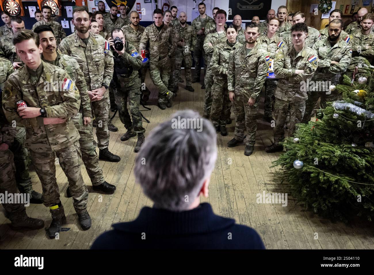 RUKLA - Prime Minister Dirk Schoof talks with Dutch military personnel ...
