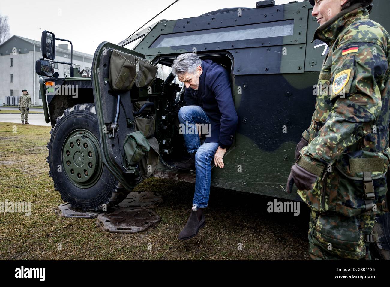 RUKLA - Prime Minister Dirk Schoof is visiting the military base in ...