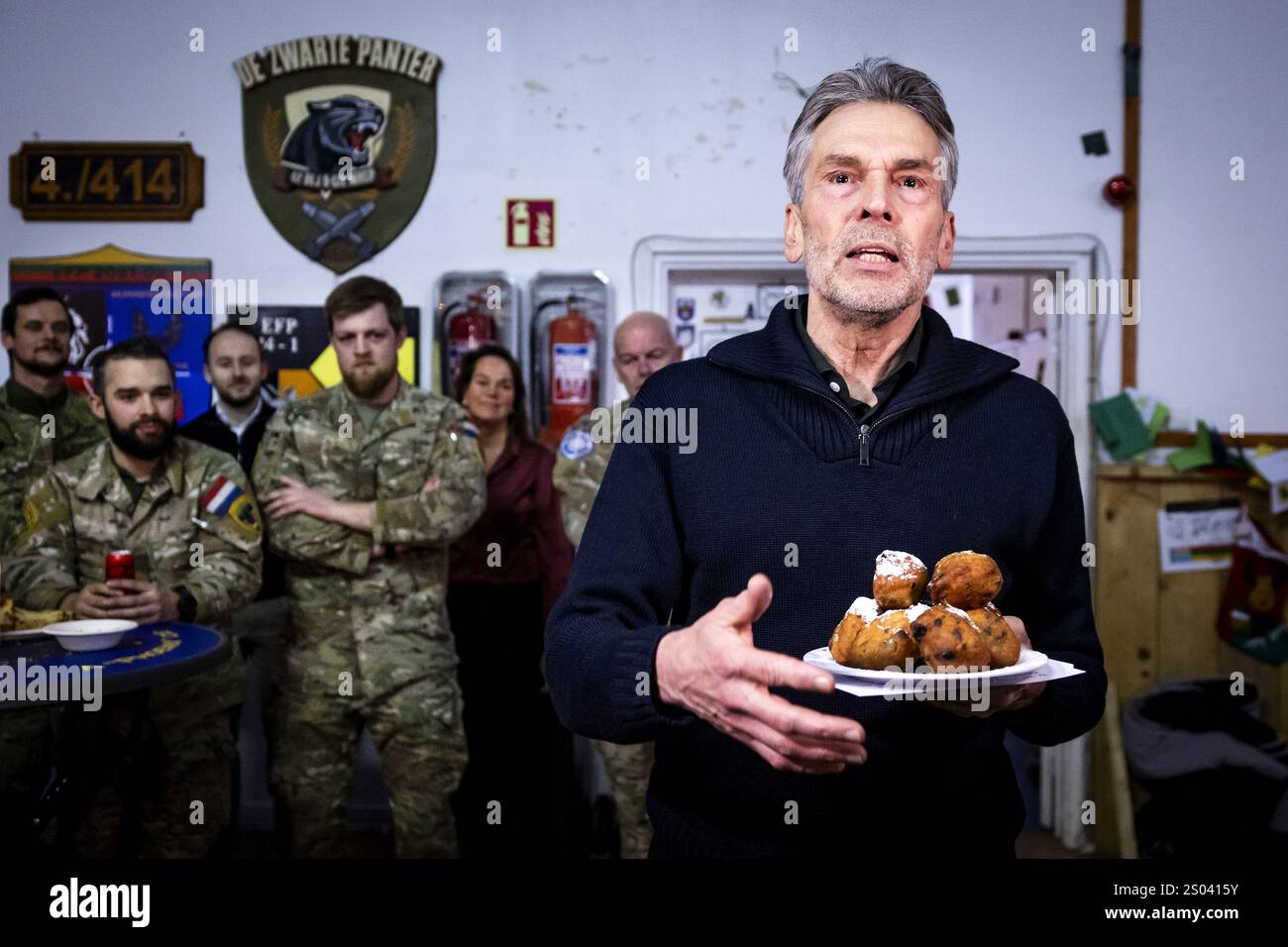 RUKLA - Prime Minister Dirk Schoof talks with Dutch military personnel ...