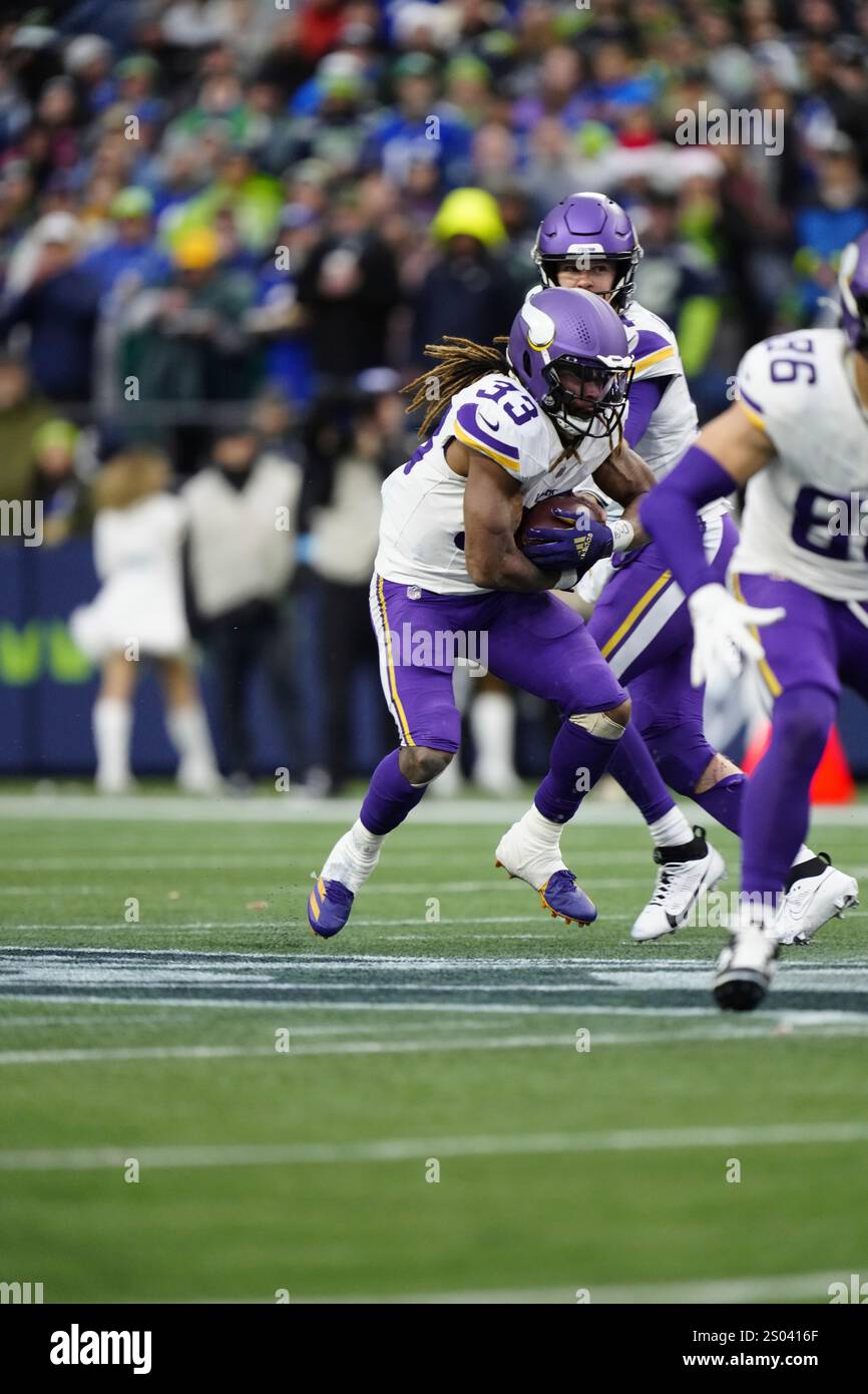 Minnesota Vikings running back Aaron Jones (33) runs with the ball ...