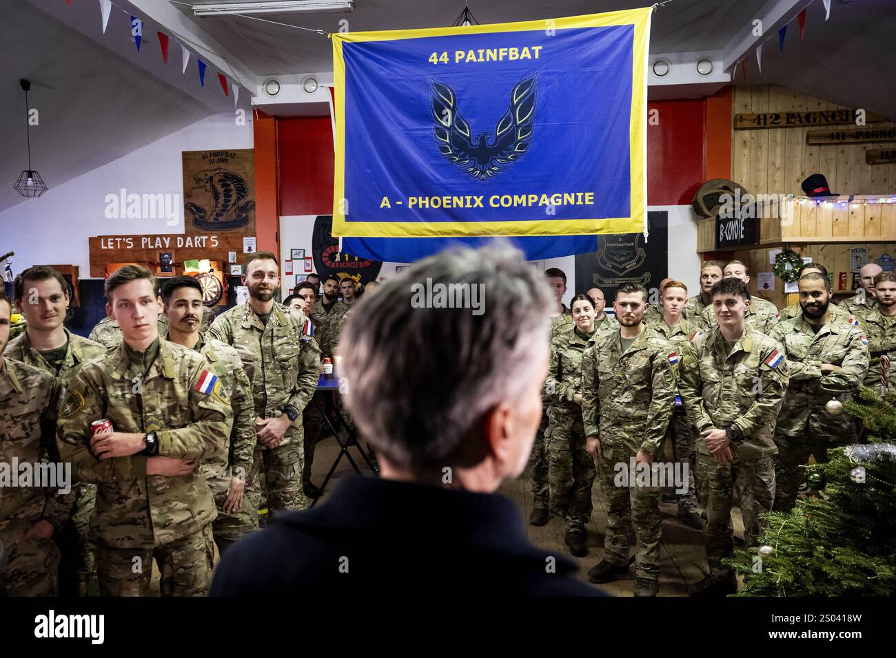 RUKLA - Prime Minister Dirk Schoof talks with Dutch military personnel ...