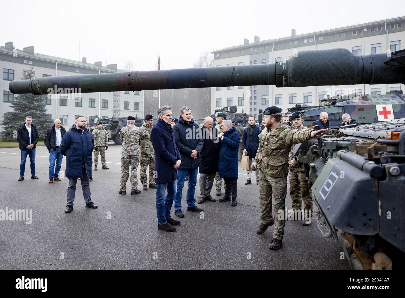 RUKLA - Prime Minister Dirk Schoof with his Lithuanian counterpart ...