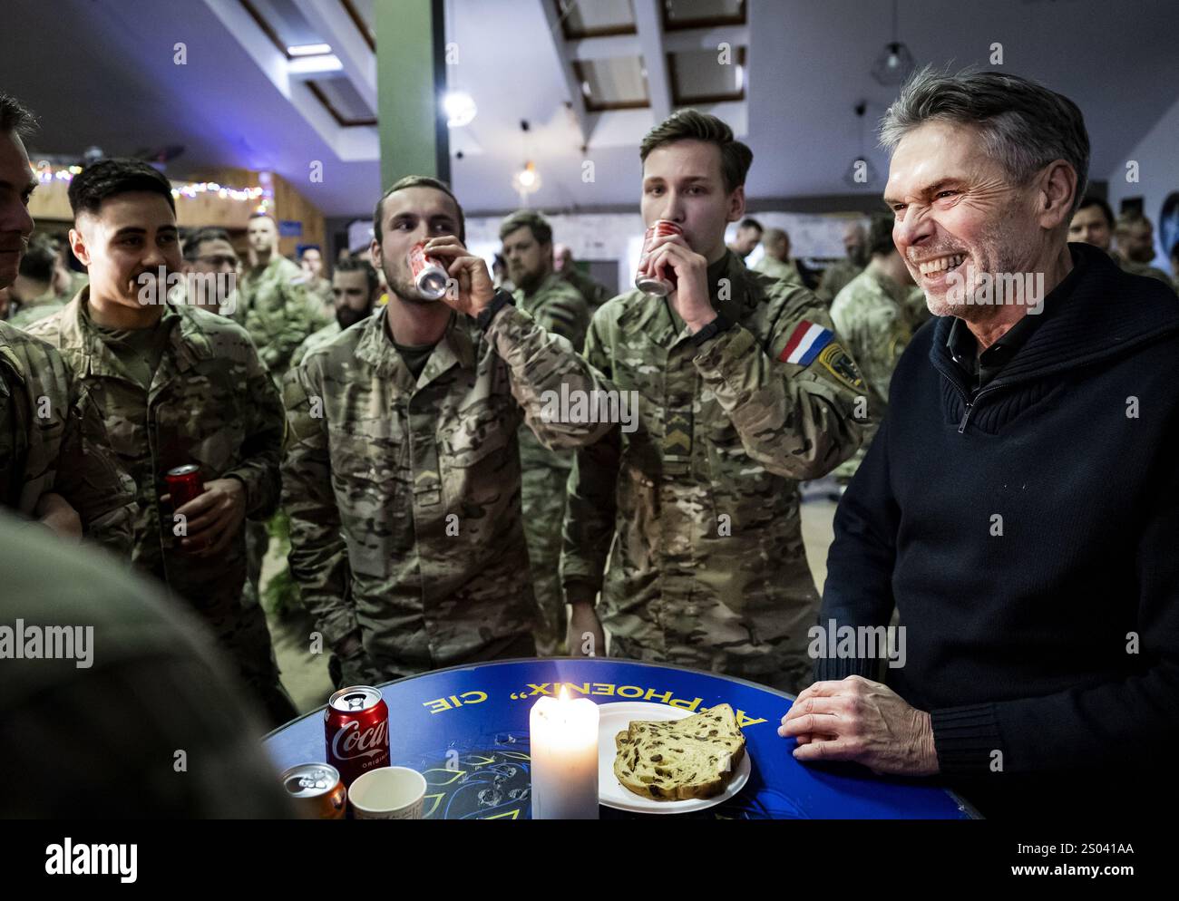 RUKLA - Prime Minister Dirk Schoof talks with Dutch military personnel ...