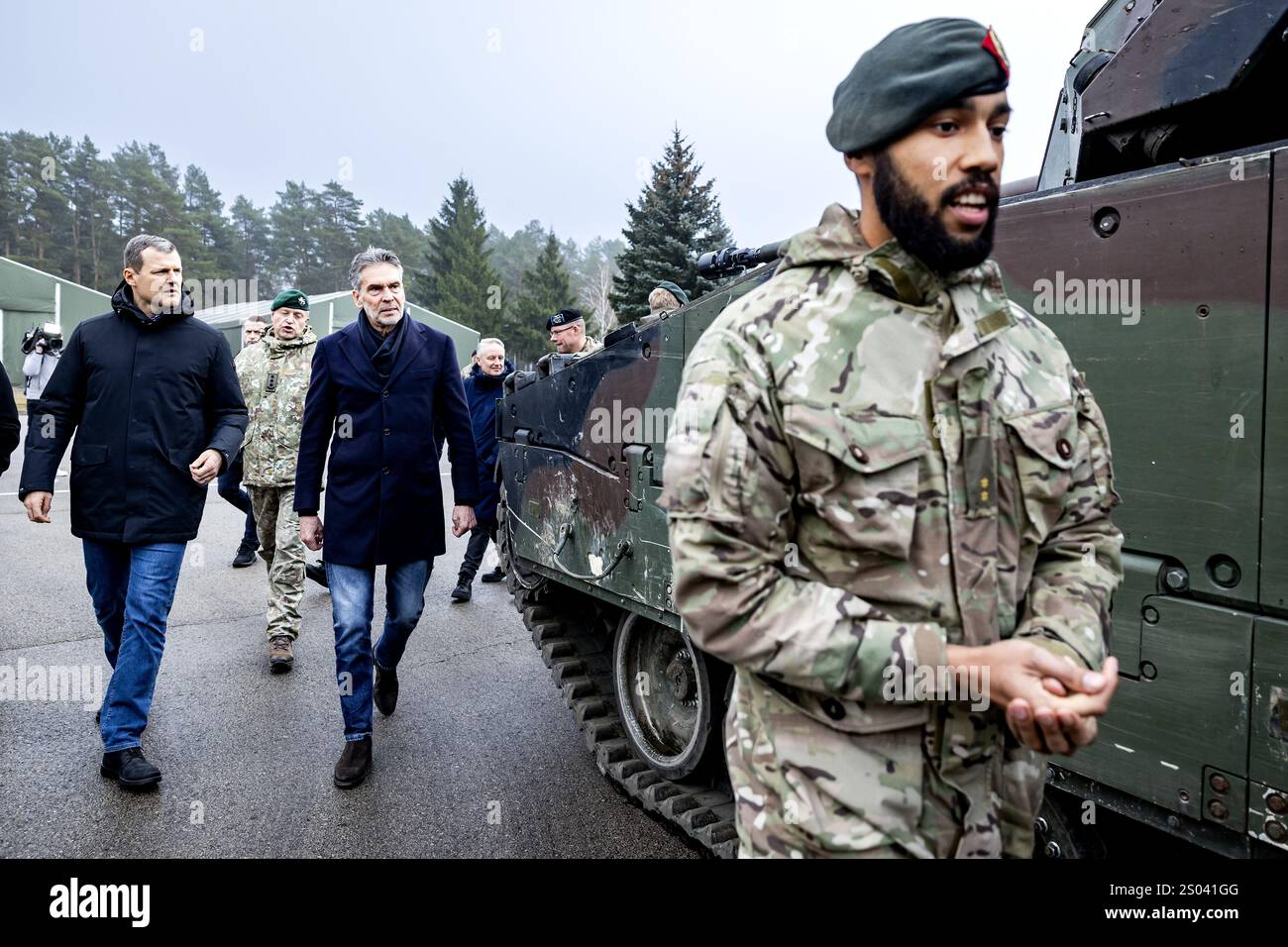 RUKLA - Prime Minister Dirk Schoof with his Lithuanian counterpart ...