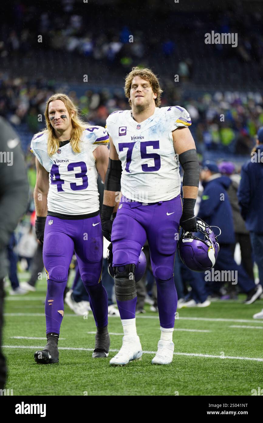 Minnesota Vikings offensive tackle Brian O'Neill (75) and linebacker ...